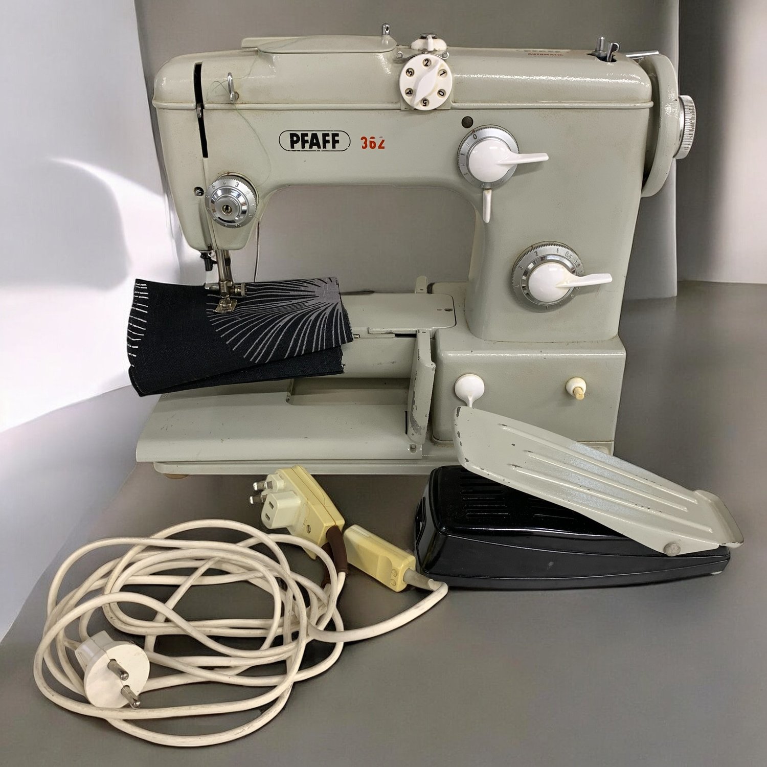 Pfaff Automatic 362-261 Symaskin 60-tal – FOOTLY